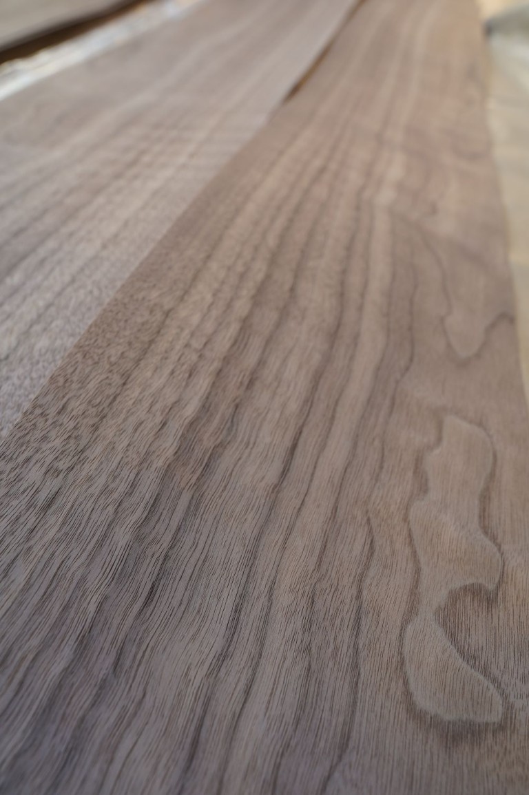 Amerikaans Noten 18/20x405cm – Hout-Fineer.nl